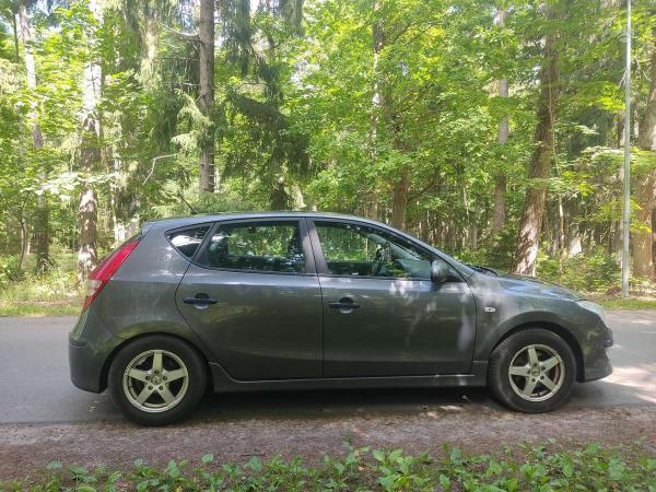 Хендай i30 2010 в Куршенай на AUTOMOTO.COM.LV Серый Хендай i30 2010 в Куршенай, объемом двигателя 1.58 л и пробегом 407 тыс. км за 1550 €, фото 4 на AUTOMOTO.COM.LV