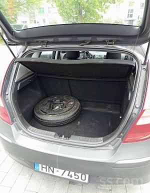 Pelēks Hyundai i30 2010 Rīga, ar dzinēja tilpumu 1.40 L un nobraukumu 280 tūkst. km par 1050 €, foto 4 vietnē AUTOMOTO.COM.LV