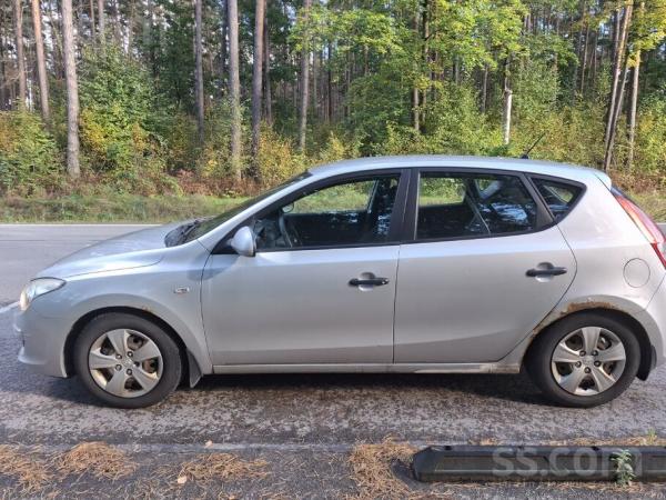 Хендай i30 2010 в Рига на AUTOMOTO.COM.LV Серый Хендай i30 2010 в Рига, объемом двигателя 1.40 л и пробегом 291 тыс. км за 950 €, фото 3 на AUTOMOTO.COM.LV