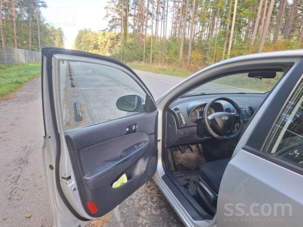 Хендай i30 2010 в Рига на AUTOMOTO.COM.LV Серый Хендай i30 2010 в Рига, объемом двигателя 1.40 л и пробегом 291 тыс. км за 950 €, фото 4 на AUTOMOTO.COM.LV