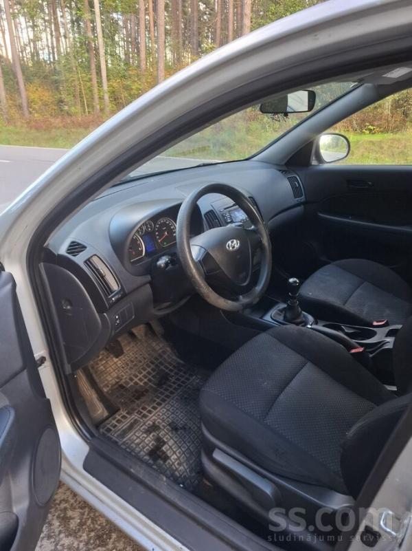 Хендай i30 2010 в Рига на AUTOMOTO.COM.LV Серый Хендай i30 2010 в Рига, объемом двигателя 1.40 л и пробегом 291 тыс. км за 950 €, фото 5 на AUTOMOTO.COM.LV
