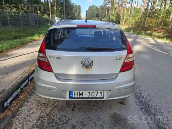 Хендай i30 2010 в Рига на AUTOMOTO.COM.LV Серый Хендай i30 2010 в Рига, объемом двигателя 1.40 л и пробегом 291 тыс. км за 950 €, фото 8 на AUTOMOTO.COM.LV