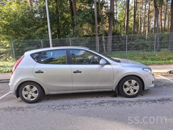 Хендай i30 2010 в Рига на AUTOMOTO.COM.LV Серый Хендай i30 2010 в Рига, объемом двигателя 1.40 л и пробегом 291 тыс. км за 950 €, фото 10 на AUTOMOTO.COM.LV