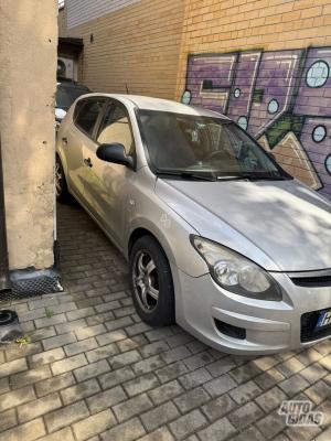 Grey Hyundai i30 2010 in Vilnius, with an engine capacity of 1.60 L and mileage of 350 thousand km for 650 €, photo 3 on AUTOMOTO.COM.LV