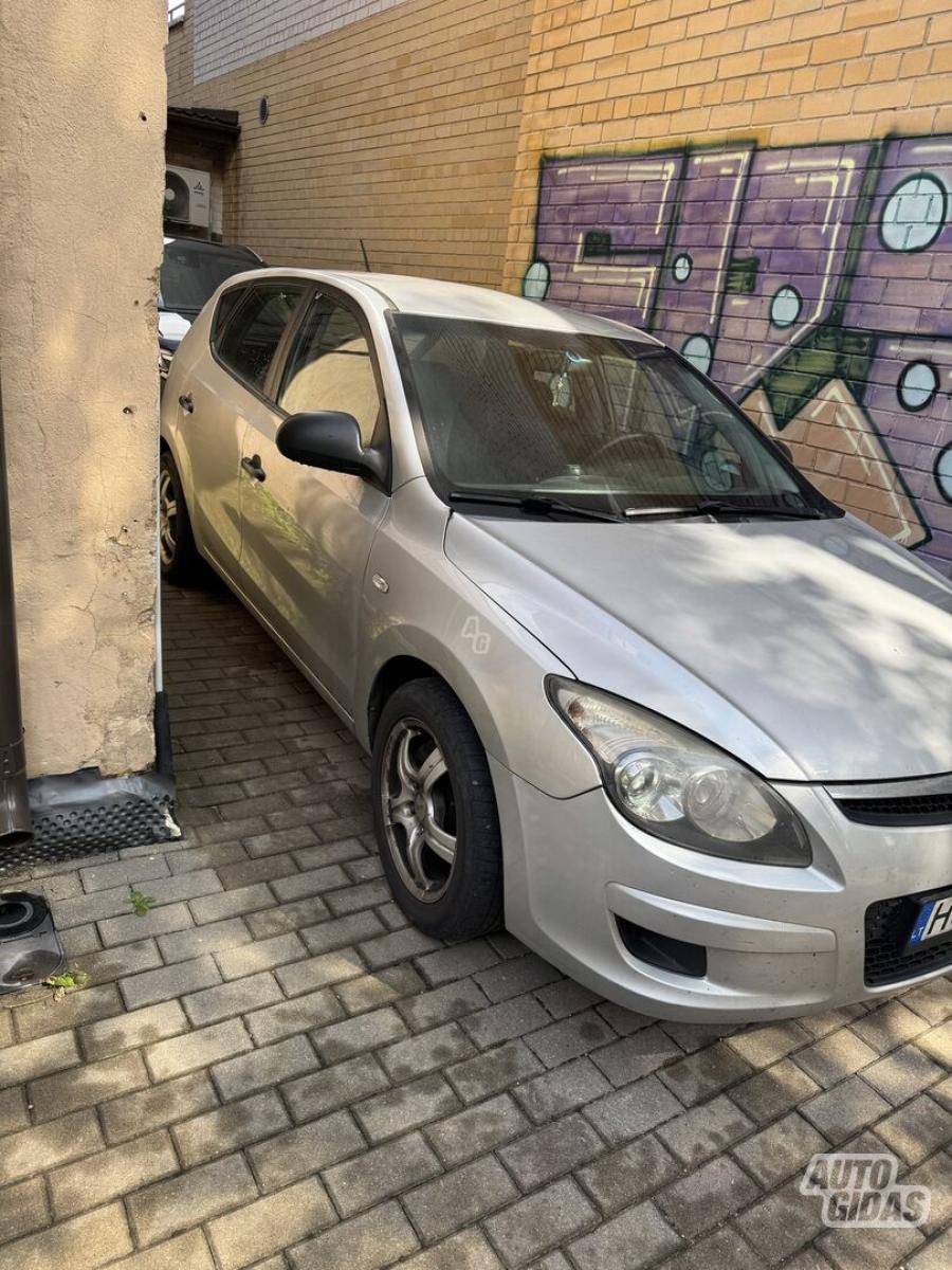 Grey Hyundai i30 2010 in Vilnius, with an engine capacity of 1.60 L and mileage of 350 thousand km for 650 €, photo 3 on AUTOMOTO.COM.LV