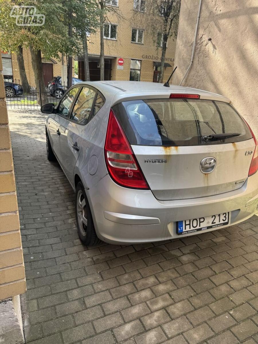 Grey Hyundai i30 2010 in Vilnius, with an engine capacity of 1.60 L and mileage of 350 thousand km for 650 €, photo 5 on AUTOMOTO.COM.LV