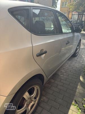 Grey Hyundai i30 2010 in Vilnius, with an engine capacity of 1.60 L and mileage of 350 thousand km for 650 €, photo 6 on AUTOMOTO.COM.LV