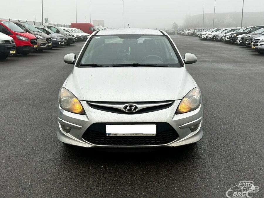 Pelēks Hyundai i30 2011 Avižieniai, ar dzinēja tilpumu 1.40 L un nobraukumu 189 tūkst. km par 1400 €, foto 5 vietnē AUTOMOTO.COM.LV
