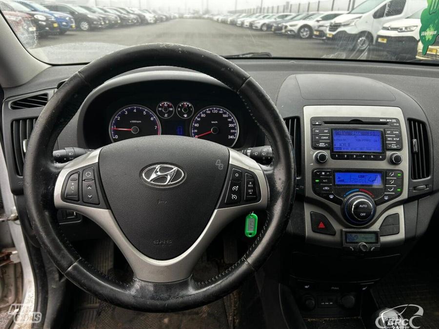 Pelēks Hyundai i30 2011 Avižieniai, ar dzinēja tilpumu 1.40 L un nobraukumu 189 tūkst. km par 1400 €, foto 11 vietnē AUTOMOTO.COM.LV