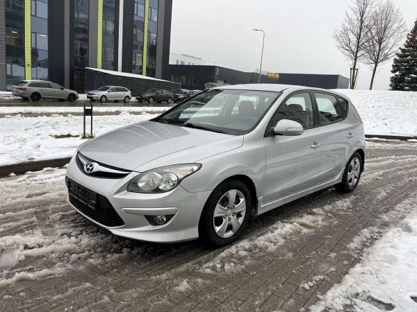 Pelēks Hyundai i30 2011 Viļņa, ar dzinēja tilpumu 1.59 L un nobraukumu 118 tūkst. km par 3700 €, foto 3 vietnē AUTOMOTO.COM.LV