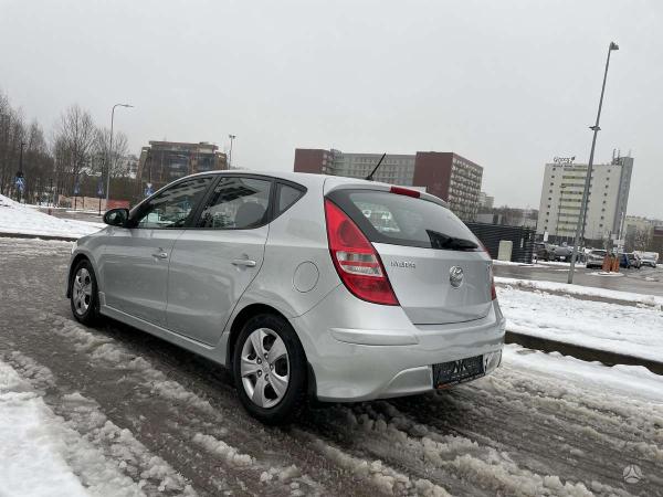Pelēks Hyundai i30 2011 Viļņa, ar dzinēja tilpumu 1.59 L un nobraukumu 118 tūkst. km par 3700 €, foto 7 vietnē AUTOMOTO.COM.LV