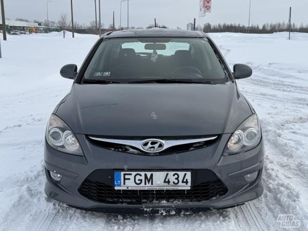 Pelēks Hyundai i30 2011 Panevēža, ar dzinēja tilpumu 1.60 L un nobraukumu 295 tūkst. km par 1999 €, foto 2 vietnē AUTOMOTO.COM.LV