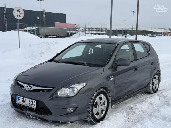 Pelēks Hyundai i30 2011 Panevēža, ar dzinēja tilpumu 1.60 L un nobraukumu 295 tūkst. km par 1999 €, foto 3 vietnē AUTOMOTO.COM.LV
