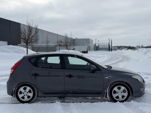 Pelēks Hyundai i30 2011 Panevēža, ar dzinēja tilpumu 1.60 L un nobraukumu 295 tūkst. km par 1999 €, foto 4 vietnē AUTOMOTO.COM.LV