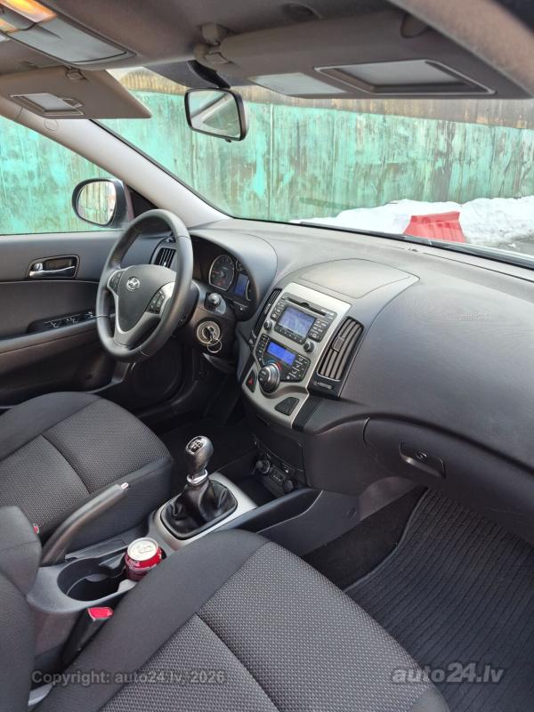 Pelēks Hyundai i30 2011 Tallina, ar dzinēja tilpumu 1.40 L un nobraukumu 166 tūkst. km par 2990 €, foto 11 vietnē AUTOMOTO.COM.LV