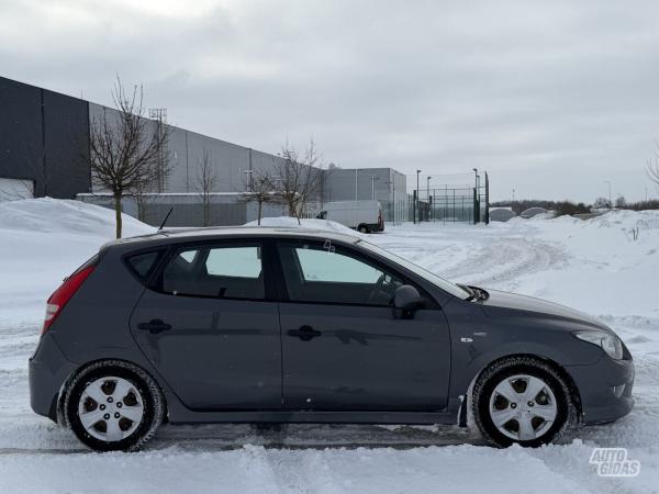 Pelēks Hyundai i30 2011 Panevēža, ar dzinēja tilpumu 1.60 L un nobraukumu 295 tūkst. km par 1550 €, foto 4 vietnē AUTOMOTO.COM.LV