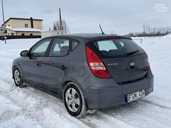 Pelēks Hyundai i30 2011 Panevēža, ar dzinēja tilpumu 1.60 L un nobraukumu 295 tūkst. km par 1550 €, foto 7 vietnē AUTOMOTO.COM.LV