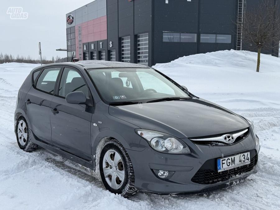 Pelēks Hyundai i30 2011 Panevēža, ar dzinēja tilpumu 1.60 L un nobraukumu 295 tūkst. km par 1550 €, foto 1 vietnē AUTOMOTO.COM.LV