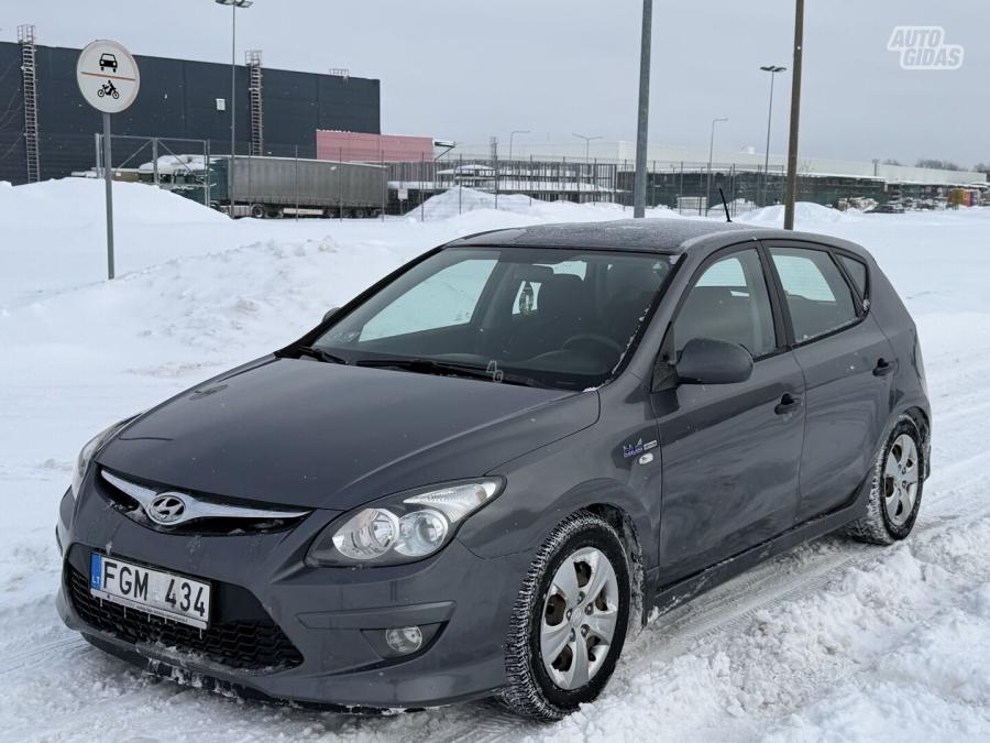 Pelēks Hyundai i30 2011 Panevēža, ar dzinēja tilpumu 1.60 L un nobraukumu 295 tūkst. km par 1550 €, foto 3 vietnē AUTOMOTO.COM.LV