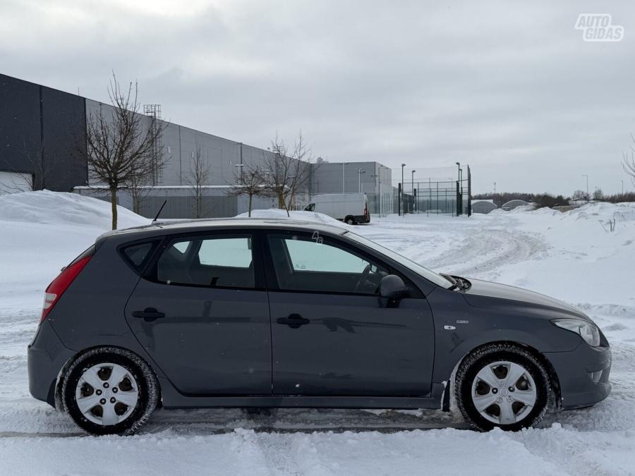 Pelēks Hyundai i30 2011 Panevēža, ar dzinēja tilpumu 1.60 L un nobraukumu 295 tūkst. km par 1550 €, foto 5 vietnē AUTOMOTO.COM.LV