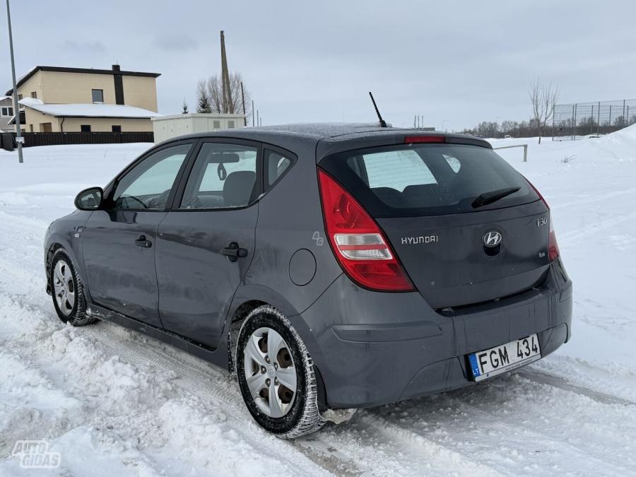 Pelēks Hyundai i30 2011 Panevēža, ar dzinēja tilpumu 1.60 L un nobraukumu 295 tūkst. km par 1550 €, foto 8 vietnē AUTOMOTO.COM.LV