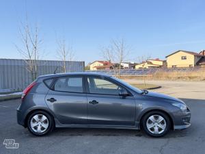 Grey Hyundai i30 2011 in Panevezys, with an engine capacity of 1.60 L and mileage of 295 thousand km for 1650 €, photo 4 on AUTOMOTO.COM.LV