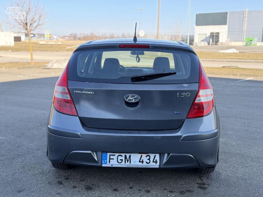 Grey Hyundai i30 2011 in Panevezys, with an engine capacity of 1.60 L and mileage of 295 thousand km for 1650 €, photo 7 on AUTOMOTO.COM.LV
