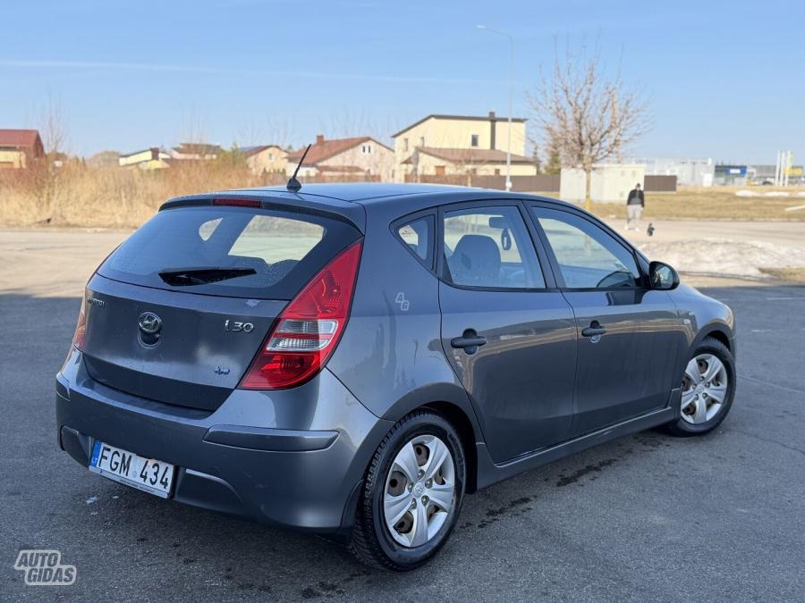 Pelēks Hyundai i30 2011 Panevēža, ar dzinēja tilpumu 1.60 L un nobraukumu 295 tūkst. km par 1650 €, foto 6 vietnē AUTOMOTO.COM.LV
