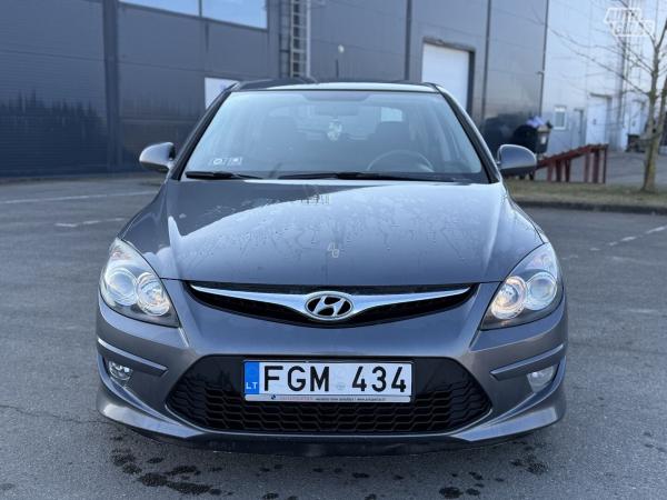 Grey Hyundai i30 2011 in Panevezys, with an engine capacity of 1.60 L and mileage of 295 thousand km for 1550 €, photo 2 on AUTOMOTO.COM.LV