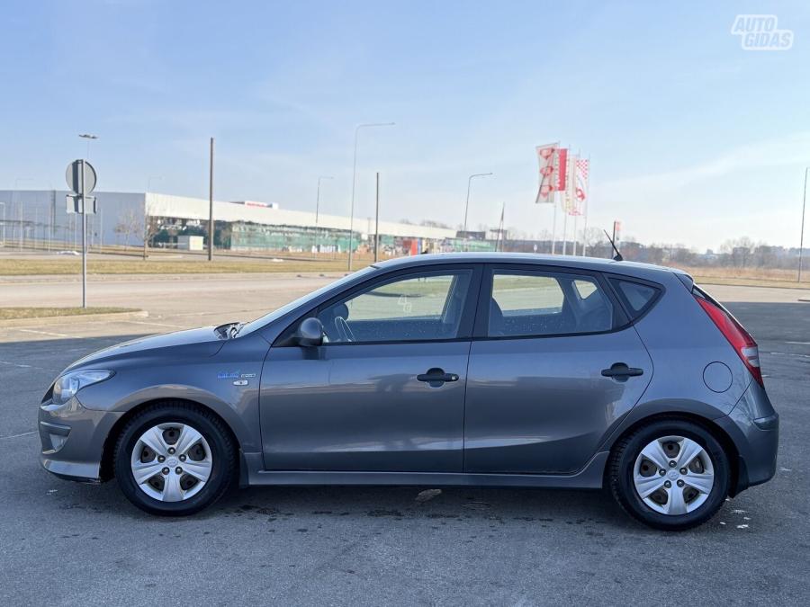 Pelēks Hyundai i30 2011 Panevēža, ar dzinēja tilpumu 1.60 L un nobraukumu 295 tūkst. km par 1550 €, foto 5 vietnē AUTOMOTO.COM.LV
