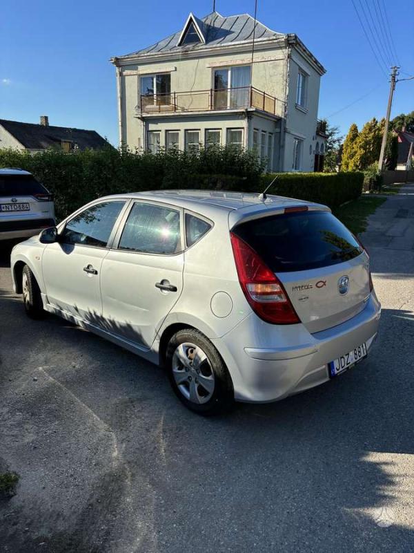 Grey Hyundai i30 2011 in Kalvarija, with an engine capacity of 1.58 L and mileage of 276 thousand km for 2100 €, photo 4 on AUTOMOTO.COM.LV