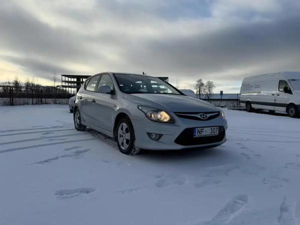 Серый Хендай i30 2011 в Рига, объемом двигателя 1.60 л и пробегом 238 тыс. км за 2500 €, фото 1 на AUTOMOTO.COM.LV