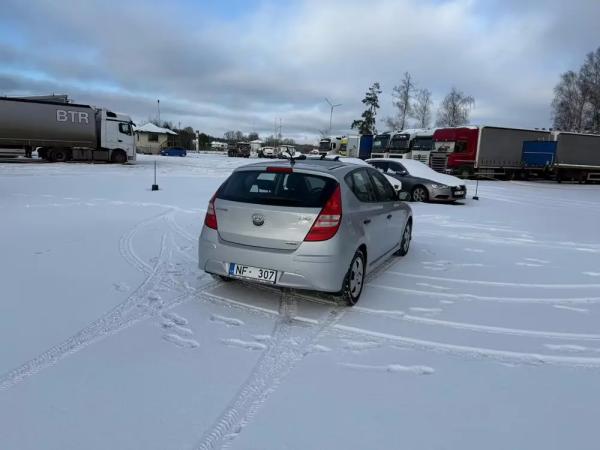 Серый Хендай i30 2011 в Рига, объемом двигателя 1.60 л и пробегом 238 тыс. км за 2500 €, фото 4 на AUTOMOTO.COM.LV