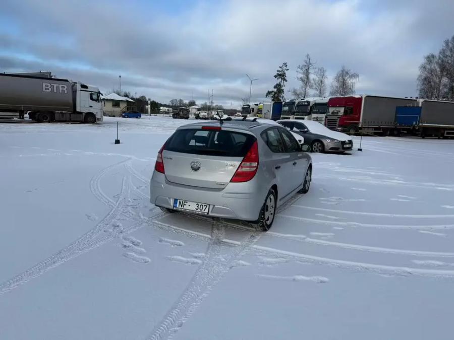 Grey Hyundai i30 2011 in Riga, with an engine capacity of 1.60 L and mileage of 238 thousand km for 2500 €, photo 5 on AUTOMOTO.COM.LV