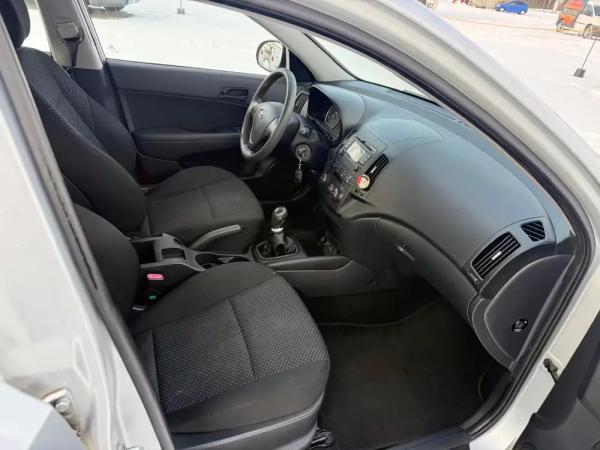 Серый Хендай i30 2011 в Рига, объемом двигателя 1.60 л и пробегом 238 тыс. км за 2500 €, фото 5 на AUTOMOTO.COM.LV