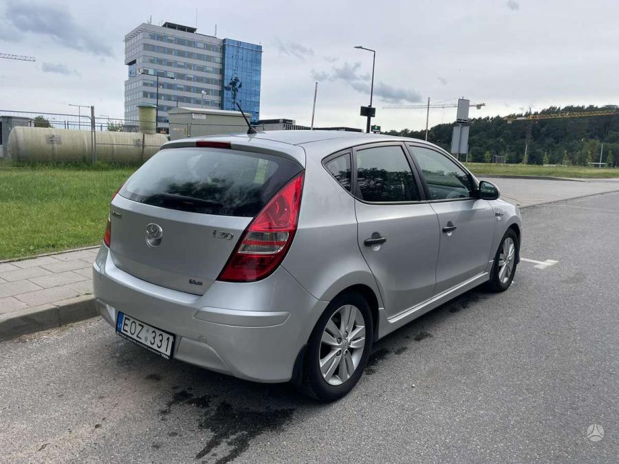 Серый Хендай i30 2011 в Вильнюс, объемом двигателя 1.40 л и пробегом 215 тыс. км за 2950 €, фото 5 на AUTOMOTO.COM.LV