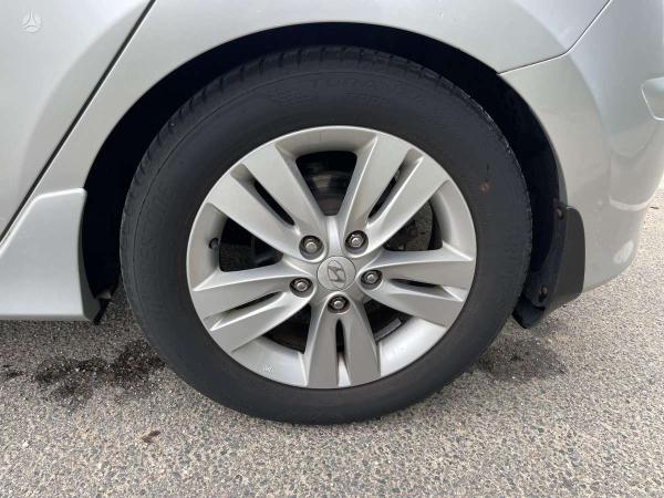 Grey Hyundai i30 2011 in Vilnius, with an engine capacity of 1.40 L and mileage of 215 thousand km for 2950 €, photo 10 on AUTOMOTO.COM.LV