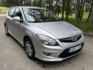 Grey Hyundai i30 2011 in Vilnius, with an engine capacity of 1.58 L and mileage of 175 thousand km for 1900 €, photo  on AUTOMOTO.COM.LV