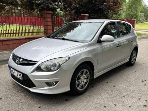 Grey Hyundai i30 2011 in Vilnius, with an engine capacity of 1.58 L and mileage of 175 thousand km for 1900 €, photo 3 on AUTOMOTO.COM.LV