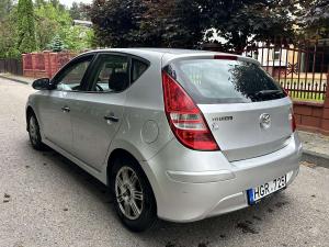 Grey Hyundai i30 2011 in Vilnius, with an engine capacity of 1.58 L and mileage of 175 thousand km for 1900 €, photo 4 on AUTOMOTO.COM.LV