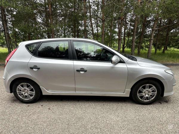 Серый Хендай i30 2011 в Вильнюс, объемом двигателя 1.58 л и пробегом 175 тыс. км за 1900 €, фото 5 на AUTOMOTO.COM.LV
