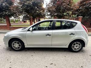 Grey Hyundai i30 2011 in Vilnius, with an engine capacity of 1.58 L and mileage of 175 thousand km for 1900 €, photo 7 on AUTOMOTO.COM.LV