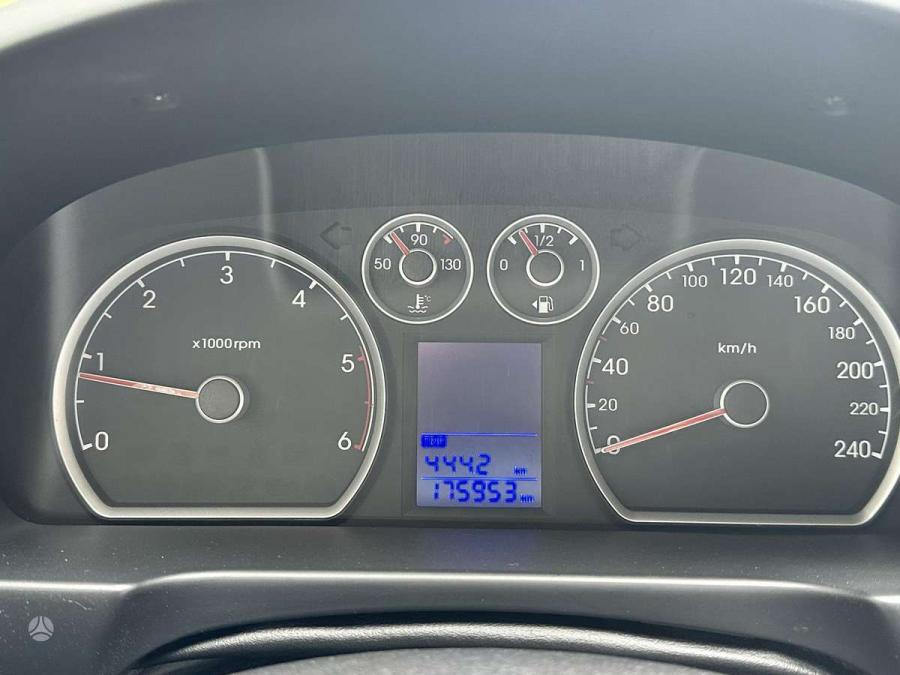 Grey Hyundai i30 2011 in Vilnius, with an engine capacity of 1.58 L and mileage of 175 thousand km for 1900 €, photo 13 on AUTOMOTO.COM.LV