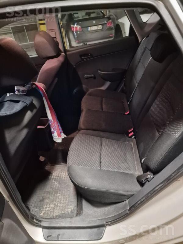 Grey Hyundai i30 2011 in Riga, with an engine capacity of 1.40 L and mileage of 197 thousand km for 1900 €, photo 7 on AUTOMOTO.COM.LV