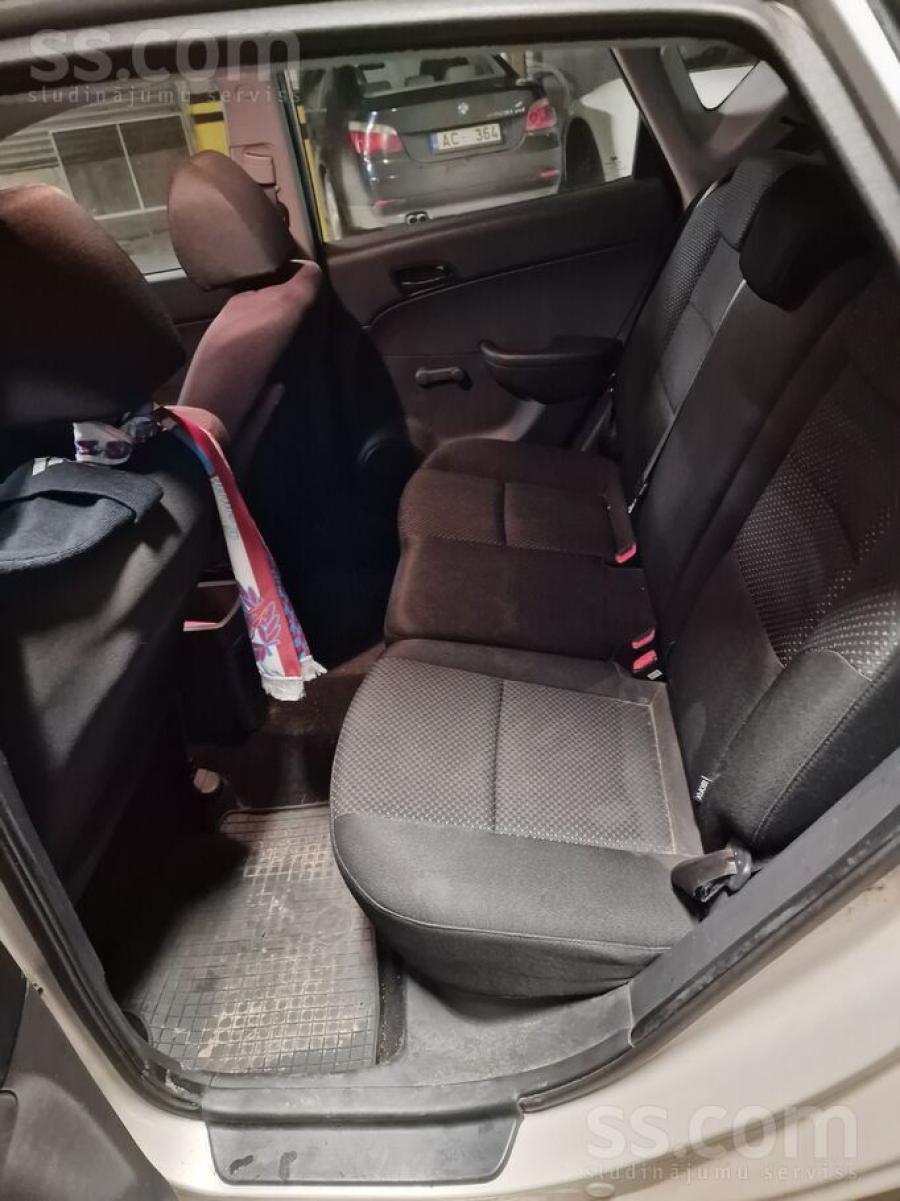 Grey Hyundai i30 2011 in Riga, with an engine capacity of 1.40 L and mileage of 197 thousand km for 1900 €, photo 8 on AUTOMOTO.COM.LV
