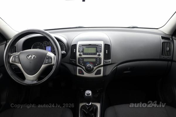 Grey Hyundai i30 2011 in Tallinn, with an engine capacity of 1.40 L and mileage of 148 thousand km for 1499 €, photo 5 on AUTOMOTO.COM.LV
