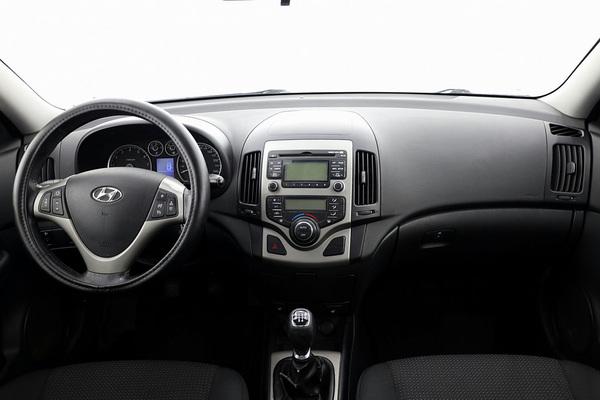 Pelēks Hyundai i30 2011 Tallina, ar dzinēja tilpumu 1.40 L un nobraukumu 148 tūkst. km par 1499 €, foto 5 vietnē AUTOMOTO.COM.LV