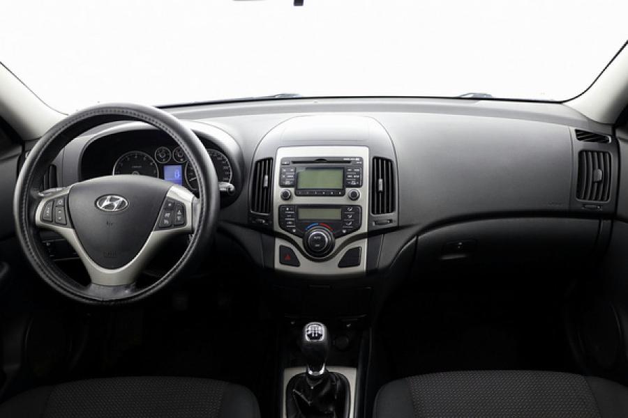 Pelēks Hyundai i30 2011 Tallina, ar dzinēja tilpumu 1.40 L un nobraukumu 148 tūkst. km par 1499 €, foto 6 vietnē AUTOMOTO.COM.LV