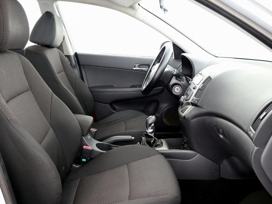 Pelēks Hyundai i30 2011 Tallina, ar dzinēja tilpumu 1.40 L un nobraukumu 148 tūkst. km par 1499 €, foto 14 vietnē AUTOMOTO.COM.LV