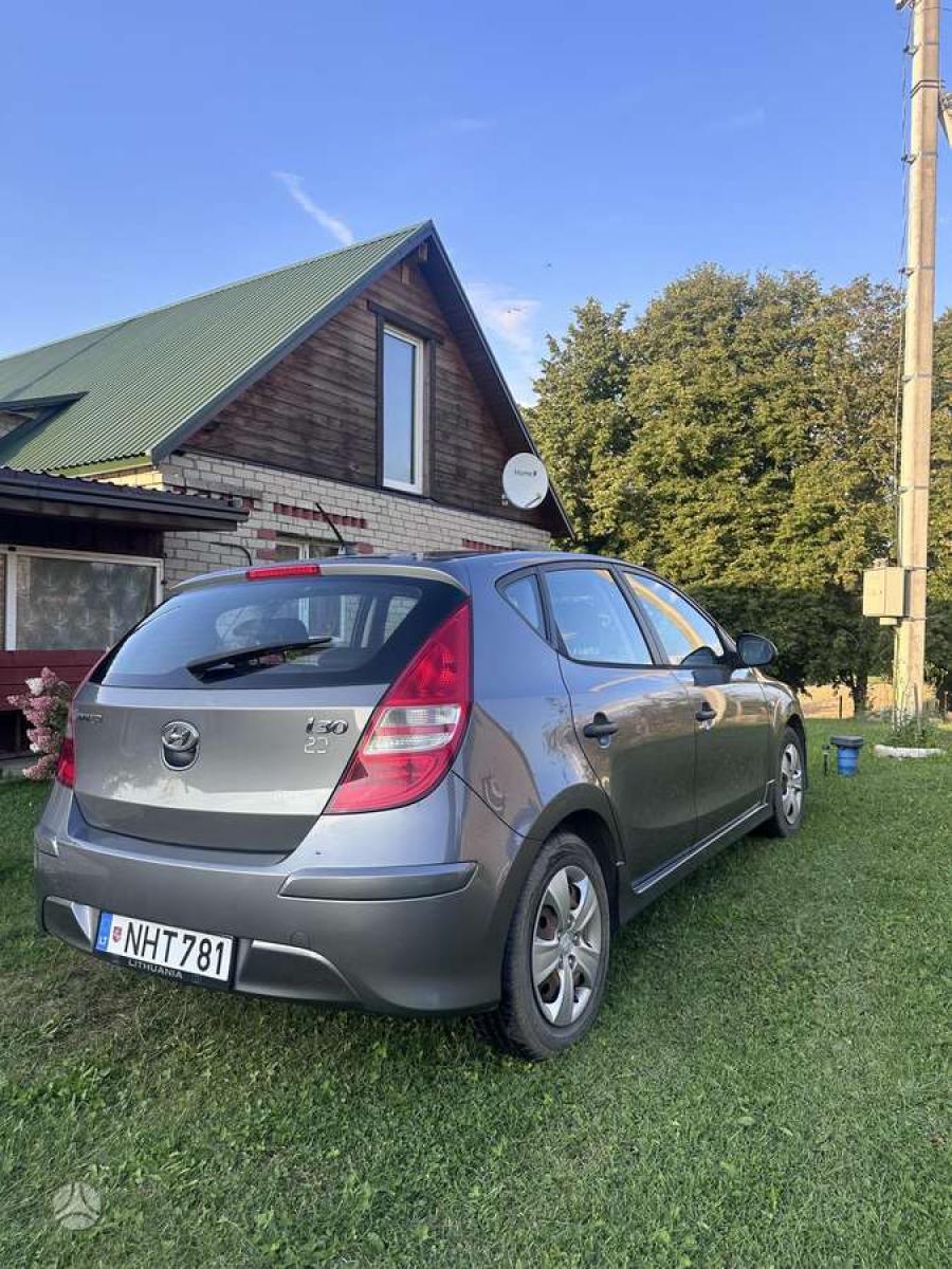Grey Hyundai i30 2011 in Kaisiadorys, with an engine capacity of 1.40 L and mileage of 196 thousand km for 3300 €, photo 4 on AUTOMOTO.COM.LV